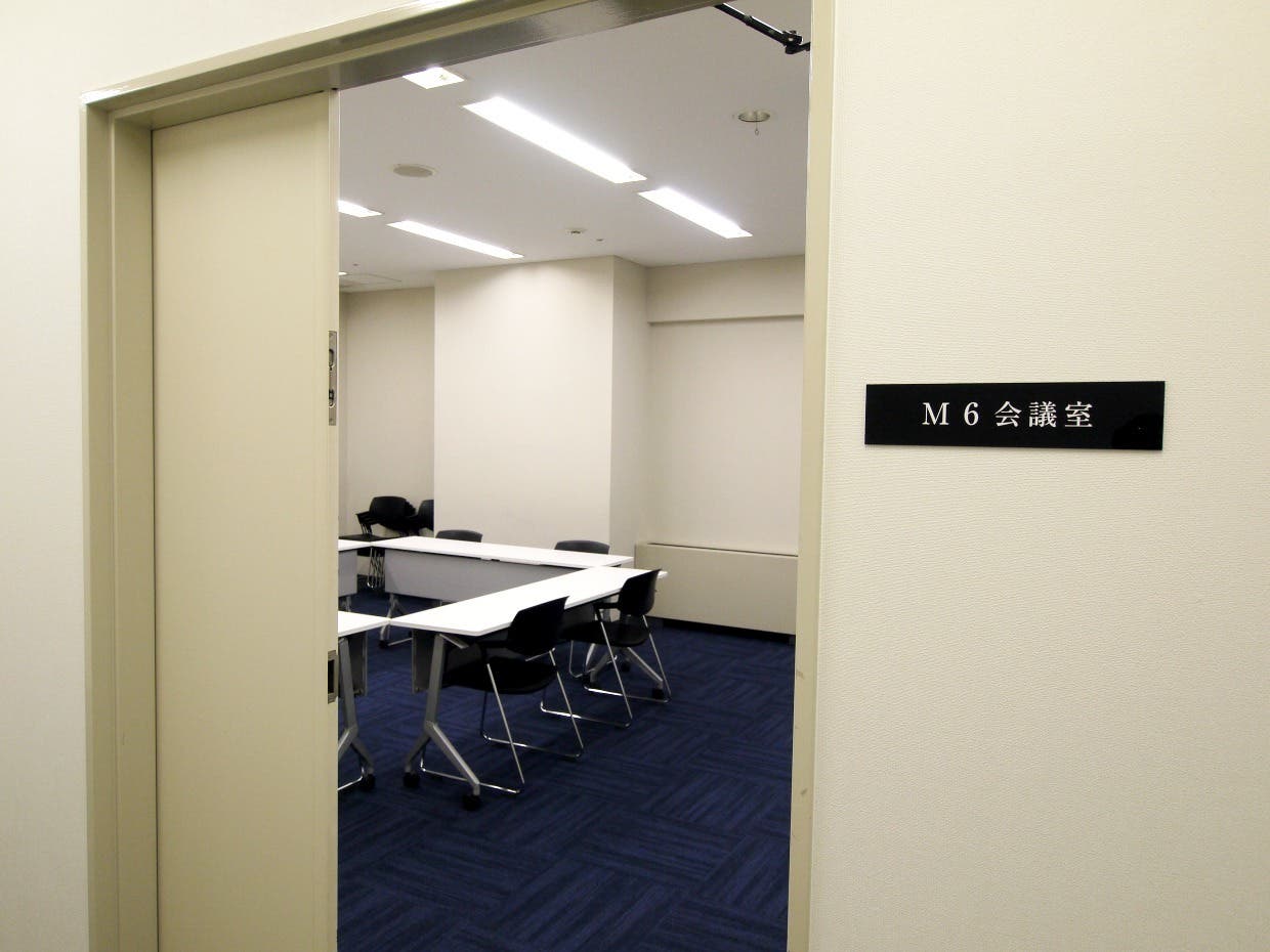 《大阪会議室　大阪御堂筋ビル貸し会議室　M6会議室（地下4階）》「本町駅」14番出口直結！／最大18名利用の貸し会議室の写真9