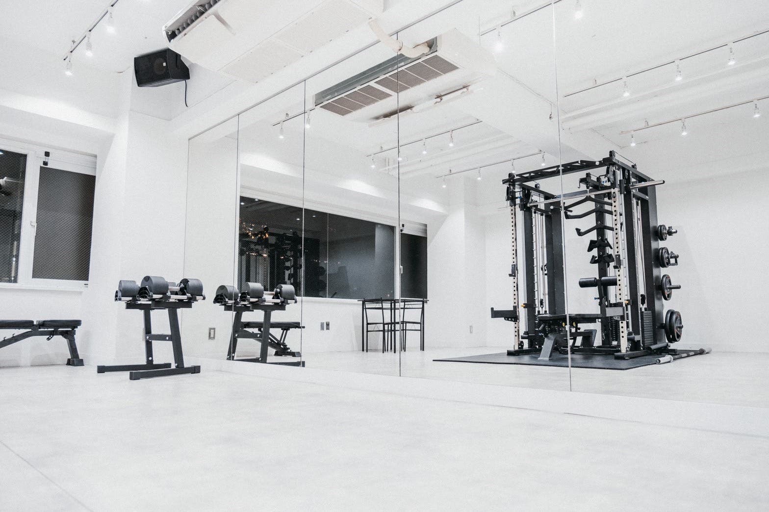 【渋谷駅徒歩3分】宮下パーク向かい！眺めの良い清潔感溢れるパーソナルレンタルジム <5in1マルチファンクショナルマシン導入>の写真5