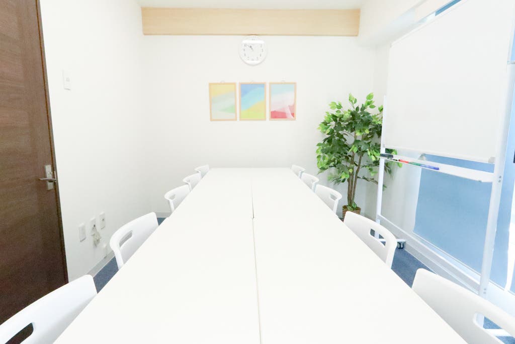 【上野駅浅草口徒歩38秒！10名】レイアウト自由・大型モニター・ホワイトボード・WiFi無料！ふれあい貸し会議室 上野No58の写真2