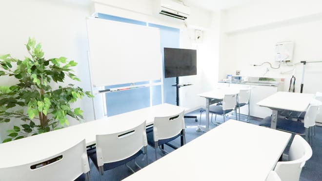 【上野駅浅草口徒歩38秒!10名】レイアウト自由・大型モニター・ホワイトボード・WiFi無料!ふれあい貸し会議室 上野No58の写真5
