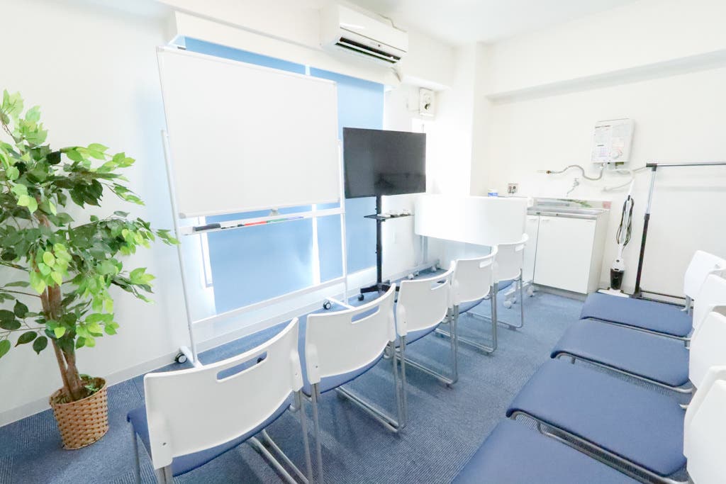 【上野駅浅草口徒歩38秒！10名】レイアウト自由・大型モニター・ホワイトボード・WiFi無料！ふれあい貸し会議室 上野No58の写真7