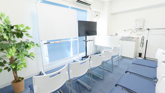 【上野駅浅草口徒歩38秒!10名】レイアウト自由・大型モニター・ホワイトボード・WiFi無料!ふれあい貸し会議室 上野No58の写真7