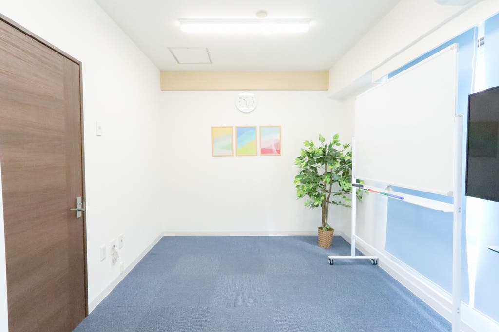 【上野駅浅草口徒歩38秒！10名】レイアウト自由・大型モニター・ホワイトボード・WiFi無料！ふれあい貸し会議室 上野No58の写真12