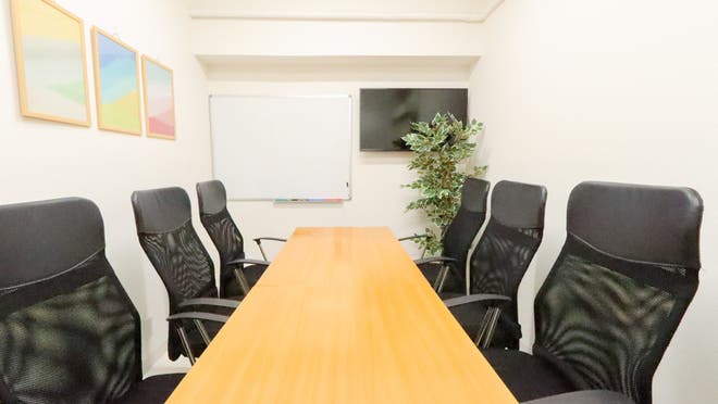 【上野駅浅草口徒歩38秒!8名】長時間利用向け椅子・大型モニター・ホワイトボード・WiFi無料!ふれあい貸し会議室 上野No59の写真1