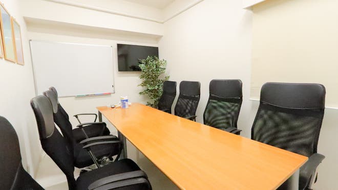 【上野駅浅草口徒歩38秒!8名】長時間利用向け椅子・大型モニター・ホワイトボード・WiFi無料!ふれあい貸し会議室 上野No59の写真3