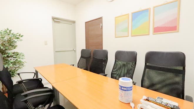 【上野駅浅草口徒歩38秒!8名】長時間利用向け椅子・大型モニター・ホワイトボード・WiFi無料!ふれあい貸し会議室 上野No59の写真5