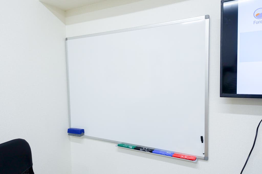 【上野駅浅草口徒歩38秒！8名】長時間利用向け椅子・大型モニター・ホワイトボード・WiFi無料！ふれあい貸し会議室 上野No59の写真7