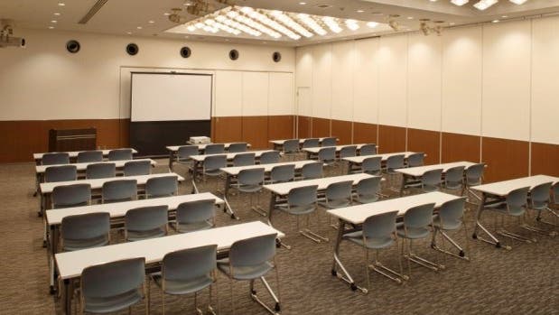 《名古屋会議室 栄ガスビル店 栄ガスホール半面B(基本形)》地下鉄・名鉄「栄駅」より徒歩5分!栄大津通のガスビル内会議室の写真1