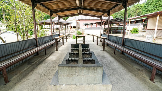 清里高原のキャンプ場にあるロッジ1棟丸ごと貸切!! 芝生テントサイトやカマドのついた屋根付炊事場も使える!の写真4