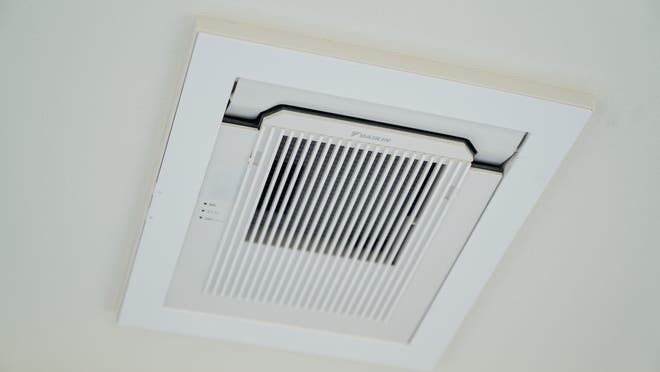 213号室 1日利用でも3,980円! 窓付きの完全個室 テレワーク 資格試験 自習 プログラミング 集中したいの写真5