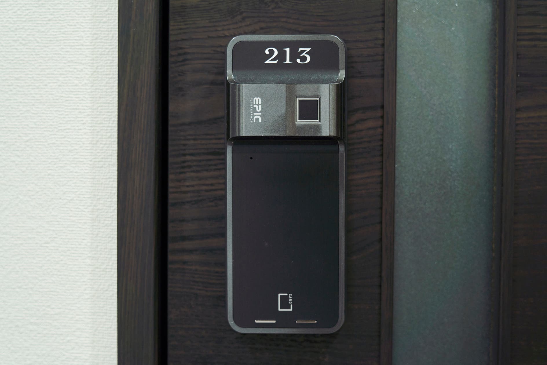 213号室　1日利用でも3,980円！　窓付きの完全個室 テレワーク 資格試験　自習　プログラミング　集中したいの写真4