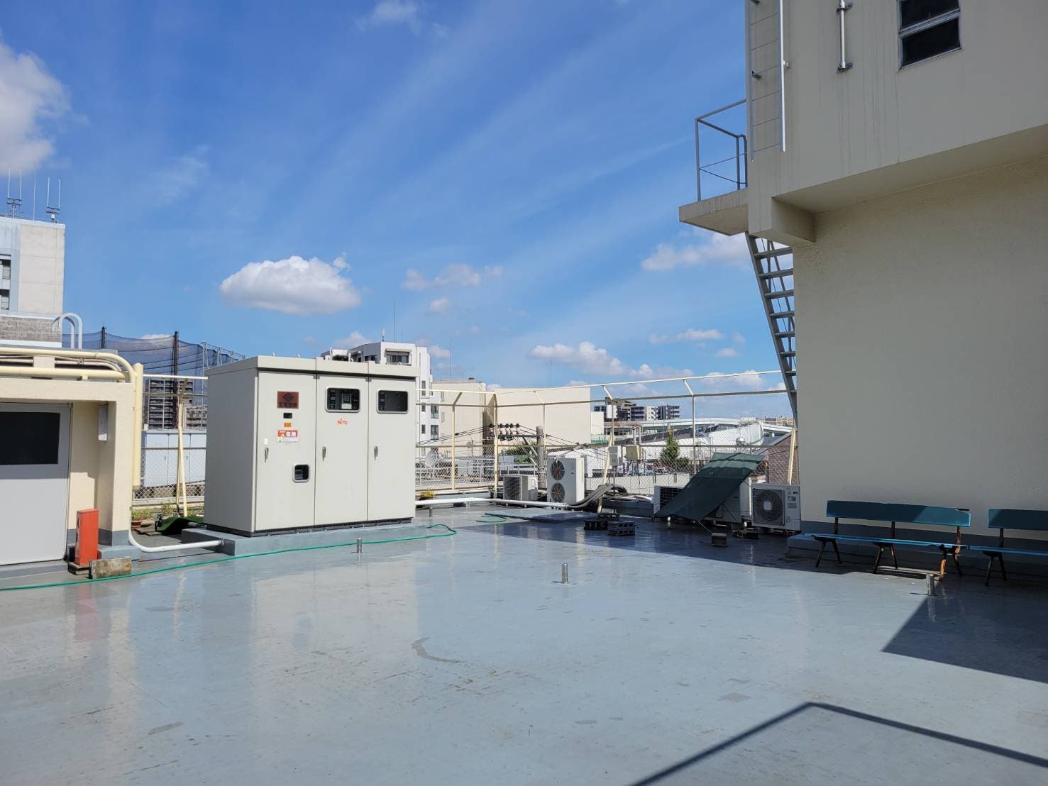 FC　SPACE【屋上】眺望🌞複数スペース◎駐車◎【秋葉原・池袋～電車20分以内】駅近　昭和　ベンチ　空　電車　レトロ　都電の写真12