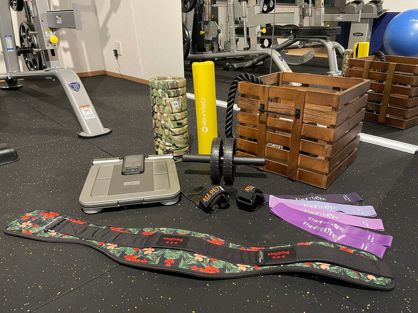 【西梅田駅/北新地駅から徒歩約1分！】ネット対応テレビ完備！パーソナル指導、自主トレ、合同トレにご利用可能です！の写真9