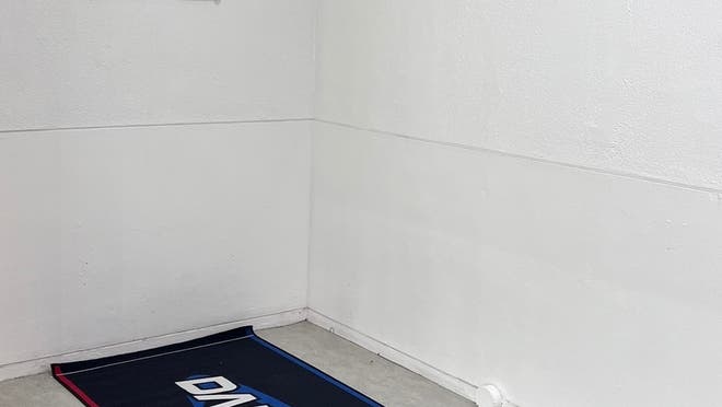 【バライティー豊富な備品が勢揃い】ガラス張りの開放感のあるスタジオでダーツや卓球・トランポリンなど多目的な用途で可能♪の写真8