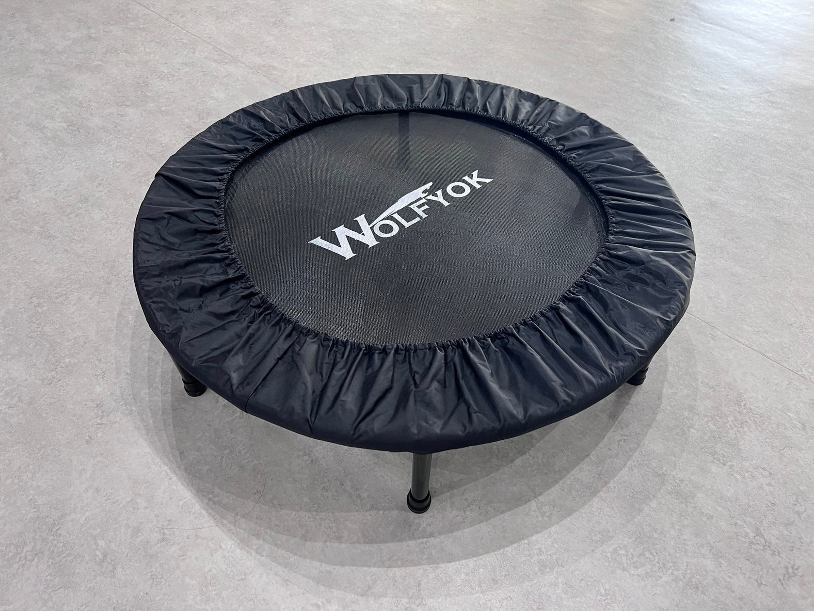 【バライティー豊富な備品が勢揃い】ガラス張りの開放感のあるスタジオでダーツや卓球・トランポリンなど多目的な用途で可能♪の写真6