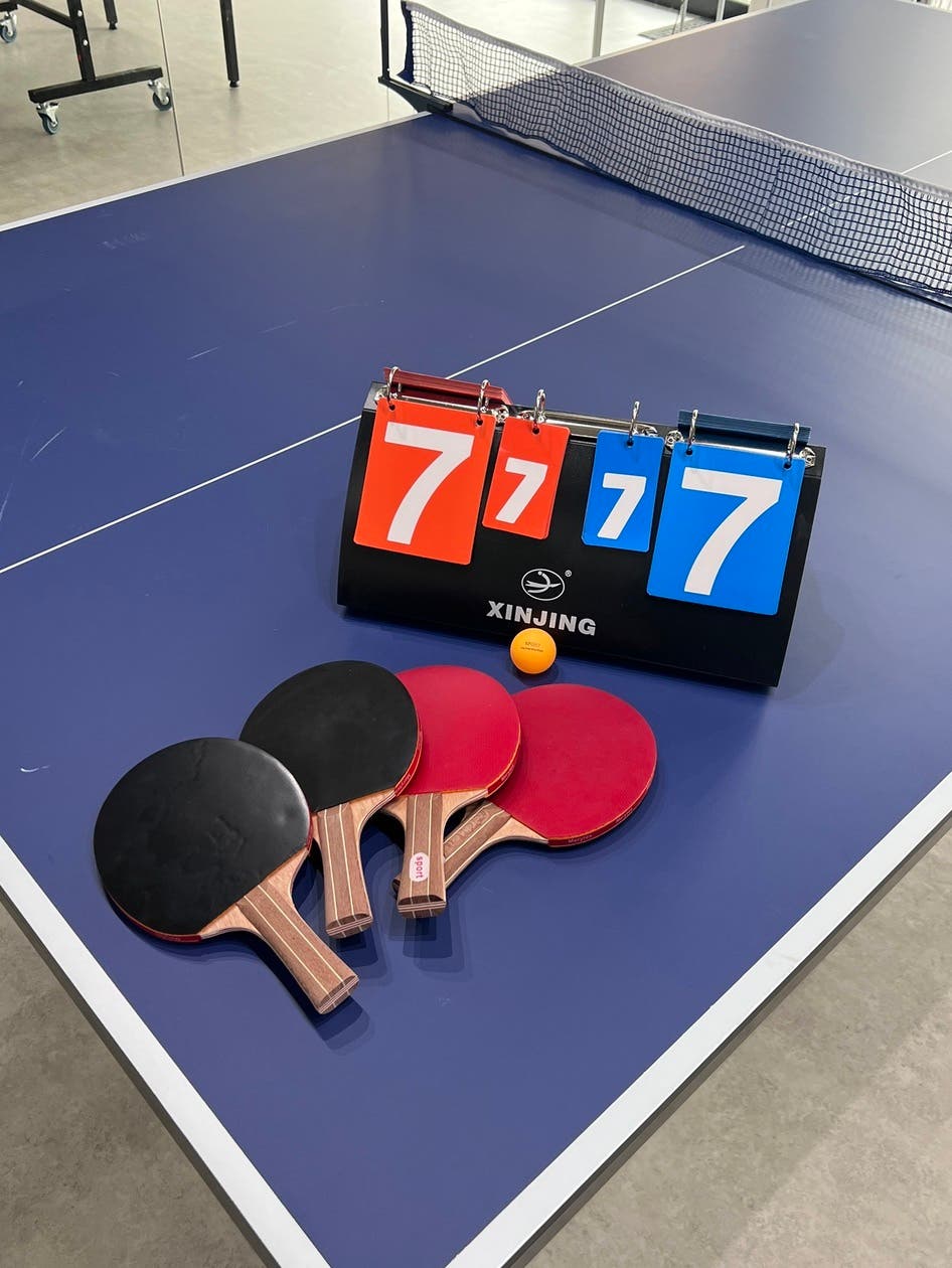 【バライティー豊富な備品が勢揃い】ガラス張りの開放感のあるスタジオでダーツや卓球・トランポリンなど多目的な用途で可能♪の写真11