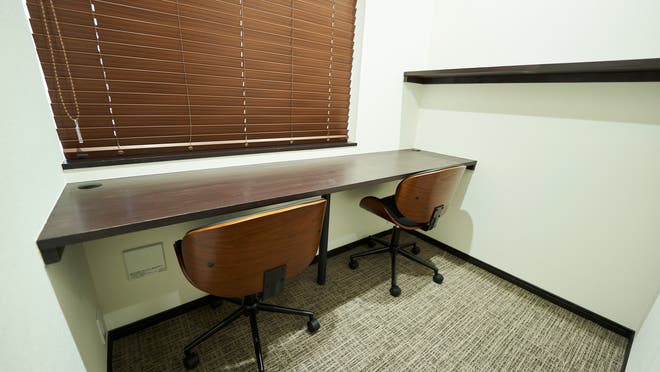 218号室 3人利用可 ワリカンでお得 一日利用は3,980円! 資格勉強 家庭教師 英会話レッスンの写真2