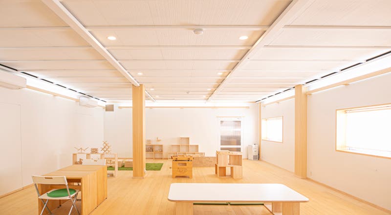 【きみたつラボ】駐車場ありの屋内遊戯場！国産ヒノキたっぷりのスペースで木製知育玩具も使い放題。授乳室・トイレ・洗面完備。