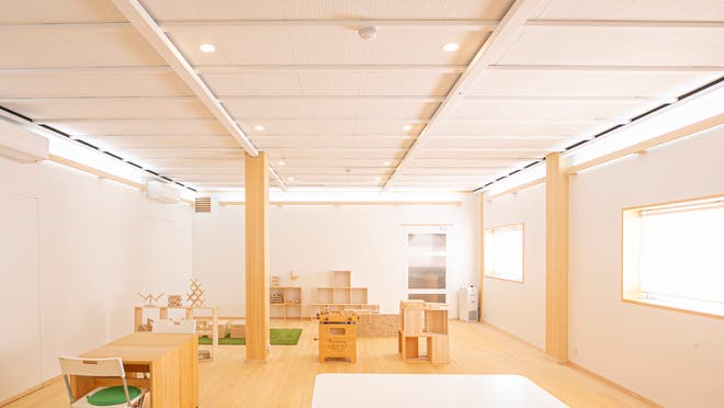 【きみたつラボ】駐車場ありの屋内遊戯場!国産ヒノキたっぷりのスペースで木製知育玩具も使い放題。授乳室・トイレ・洗面完備。の写真1