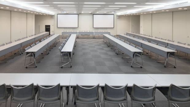 《名古屋会議室 今池ガスビル店 プラチナルーム(応用形)》地下鉄「今池駅」直結!ご希望のレイアウトでセッティング!の写真1