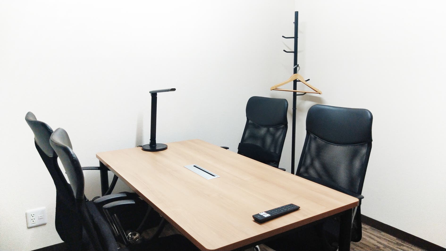 名古屋駅新幹線口から徒歩2分！！/完全個室502号/打合せ・会議・リモートワーク・面接、面談に最適！の写真3