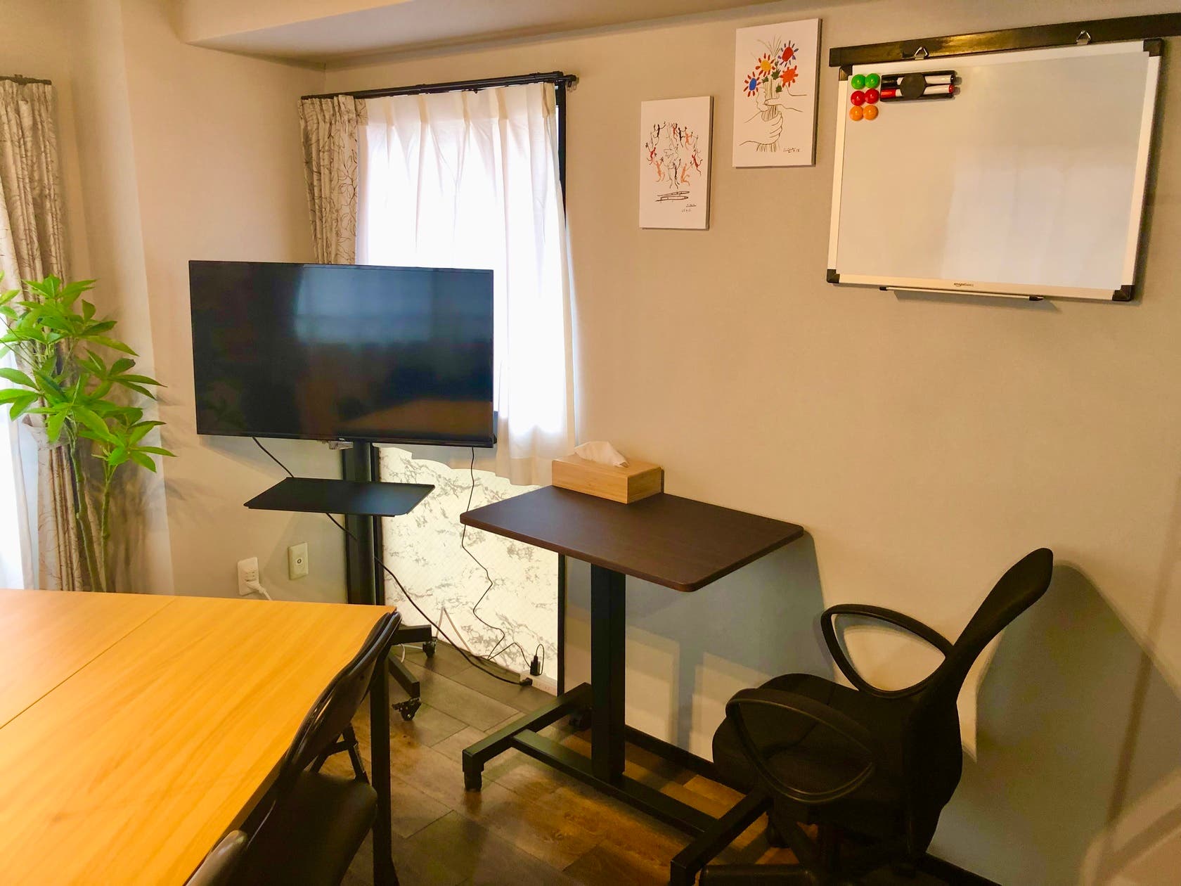 [鹿児島中央駅東口から徒歩5分]🌴お洒落なワークスペース🌴高速光Wi-Fi　会議、オフ会、ボードゲームなどにオススメです♪の写真5