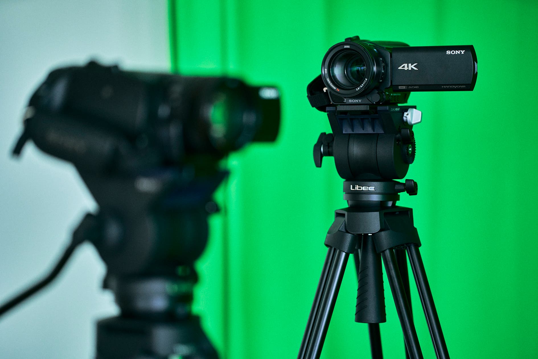 4Kビデオカメラ レコーダー	FDR-AX700/SONYの画像1