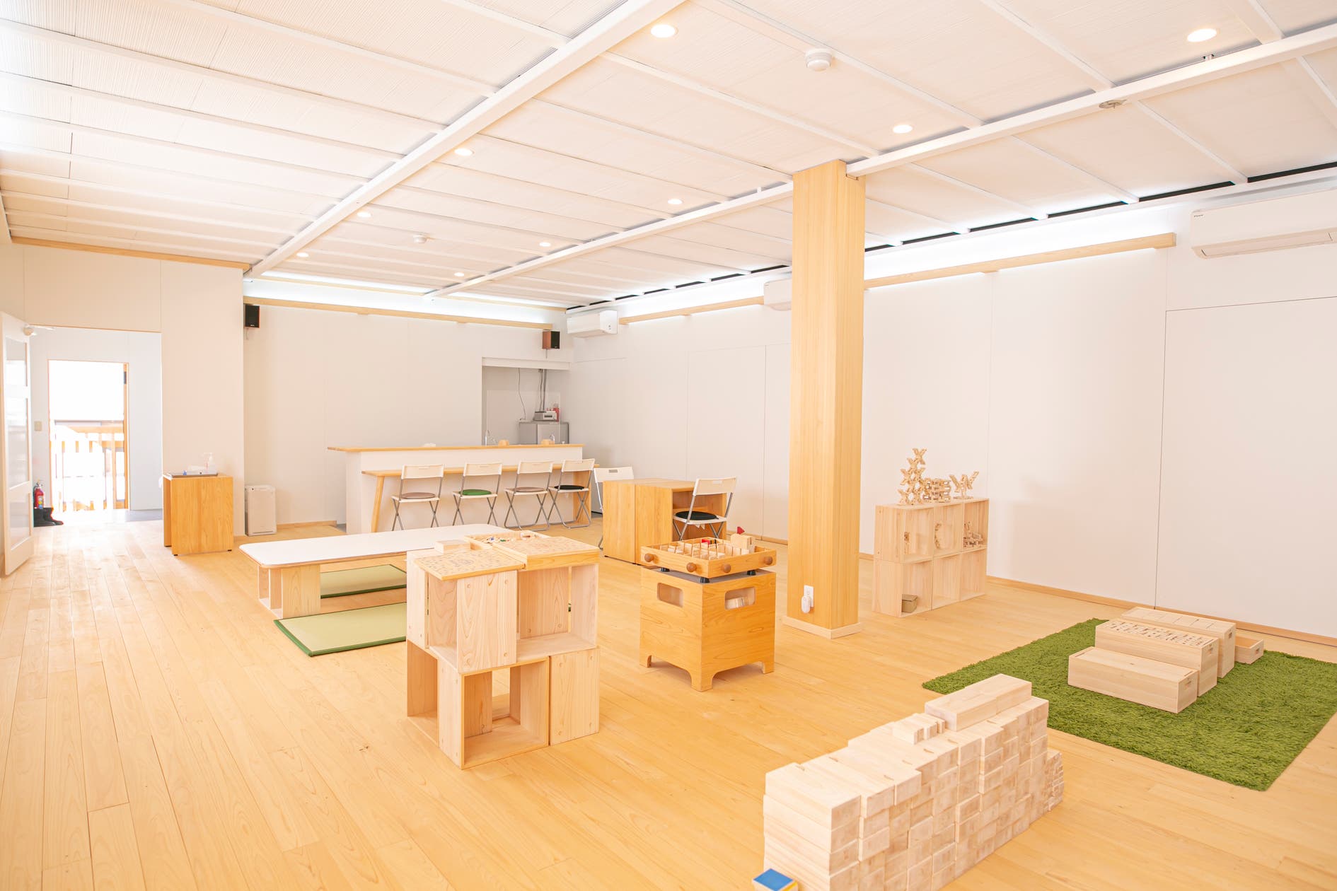 【きみたつラボ】駐車場ありの屋内遊戯場！国産ヒノキたっぷりのスペースで木製知育玩具も使い放題。授乳室・トイレ・洗面完備。の写真8