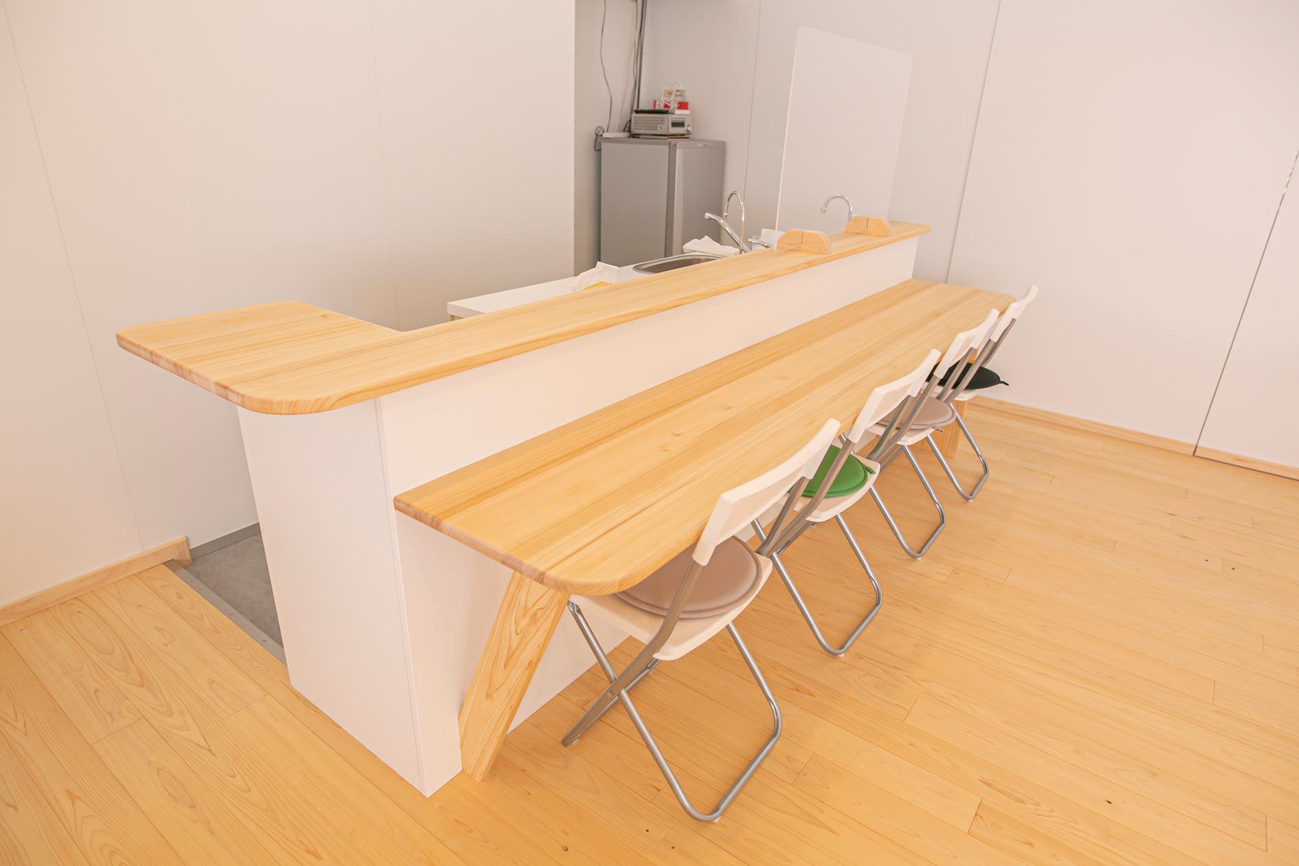 【きみたつラボ】駐車場ありの屋内遊戯場！国産ヒノキたっぷりのスペースで木製知育玩具も使い放題。授乳室・トイレ・洗面完備。の写真10