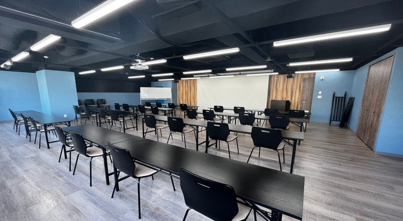 【最大50名利用可】大通駅徒歩5分■プロジェクター、スクリーン、WI-FI完備■備品無料貸し出し■会議や交流会、撮影に！