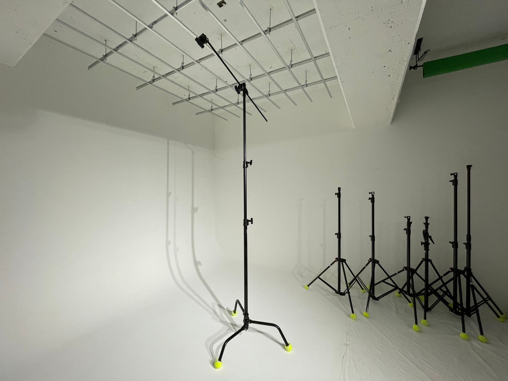 【練馬徒歩4分】HP完成記念！高3.3×横6ｍ白ホリ、トップライトの打てるレンタル撮影スタジオの写真14