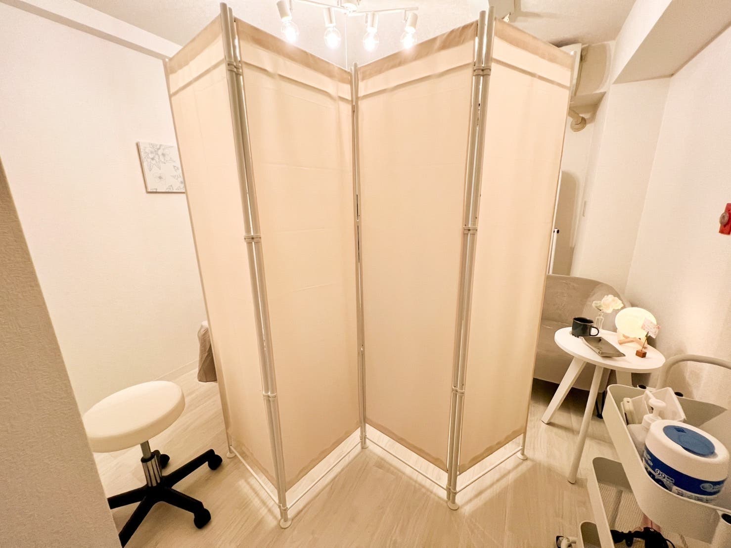 🌸電動昇降式ベッド導入🌸《JR代々木駅「徒歩4分」》完全個室レンタルサロン＊なごみサロン ｜ヒートマット・タオルウォーマーの写真8