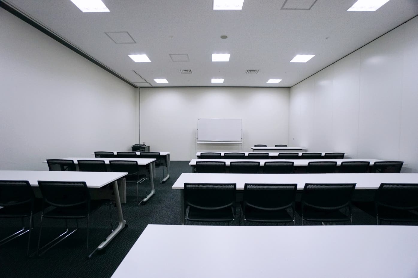 《東京会議室　中野セントラルパークカンファレンス　ルーム2A》ホワイトボード常設で会議や説明会に便利の写真4