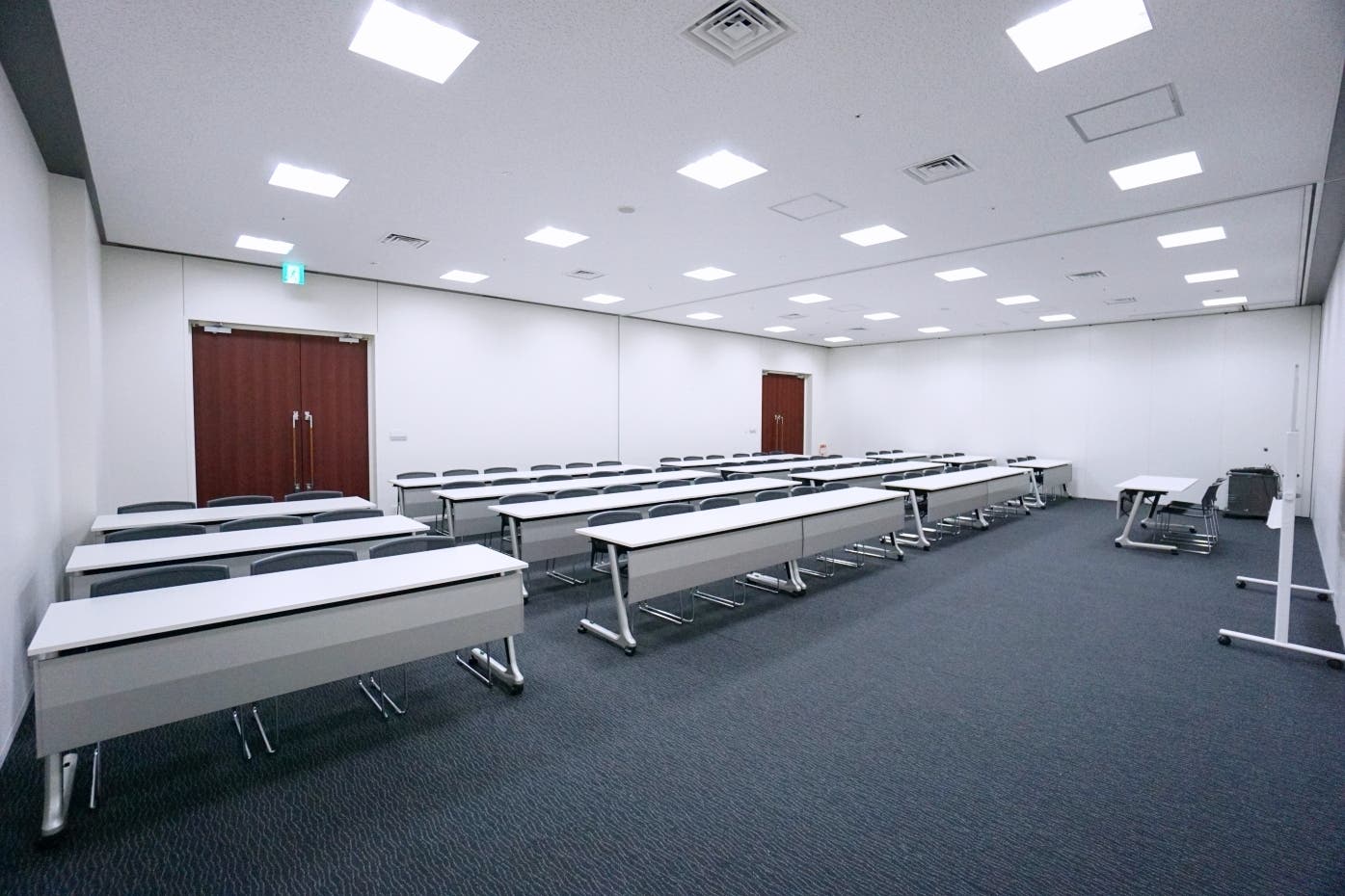 《東京会議室　中野セントラルパークカンファレンス　ルーム2 A+B》説明会に最適　勉強会, 塾・教室等で利用可！の写真2