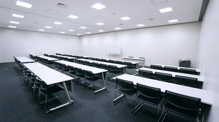《東京会議室 中野セントラルパークカンファレンス ルーム3 A+B》企業説明会におすすめ! 講師席から全体を見回せる会場ですの写真1