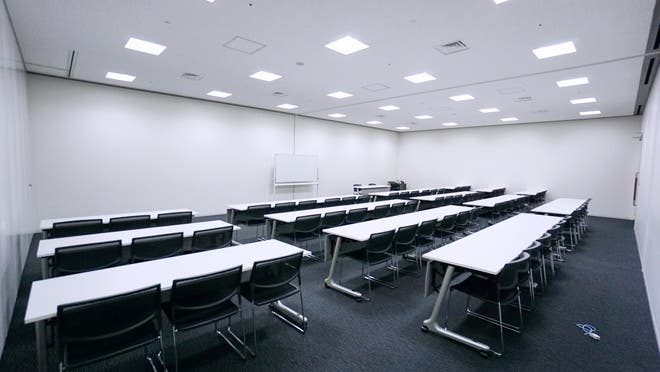 《東京会議室 中野セントラルパークカンファレンス ルーム3 A+B》企業説明会におすすめ! 講師席から全体を見回せる会場ですの写真2