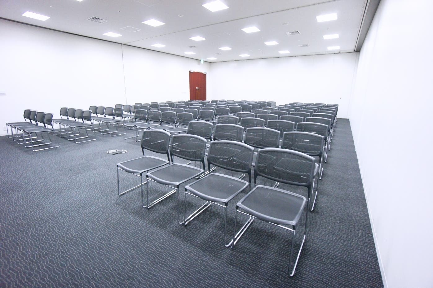 《東京会議室　中野セントラルパークカンファレンス　ルーム3 A+B》企業説明会におすすめ！　講師席から全体を見回せる会場ですの写真8