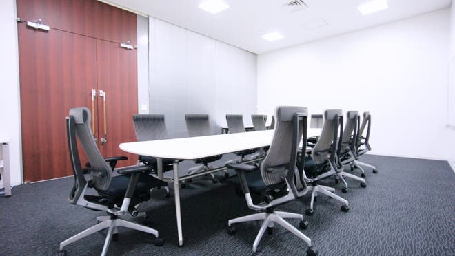 《東京会議室 中野セントラルパークカンファレンス ルーム4》壁面の大型ホワイトボードで勉強会にも最適の写真6