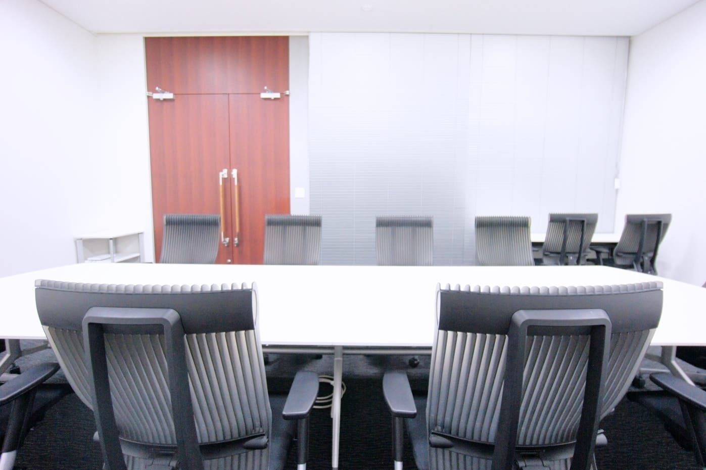 《東京会議室　中野セントラルパークカンファレンス　ルーム4》壁面の大型ホワイトボードで勉強会にも最適の写真7