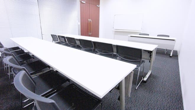 《東京会議室 中野セントラルパークカンファレンス ルーム5》少人数の説明会に最適 大規模会場の控室としてもご利用いただけますの写真1
