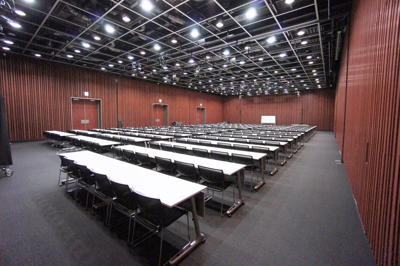 《東京会議室　中野セントラルパークカンファレンス　ホールA+B+C 》天井高5m/音響機器も最新設備で高品質な空間の写真3