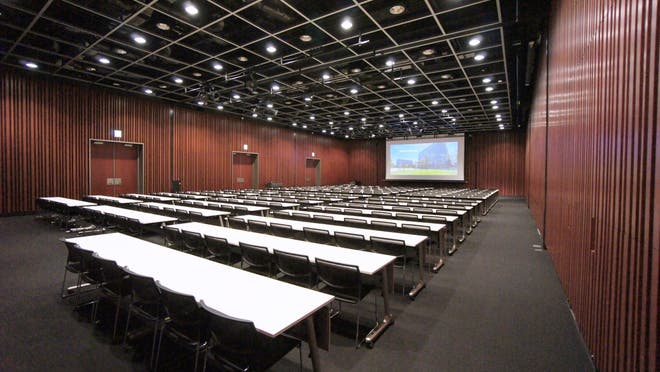 《東京会議室 中野セントラルパークカンファレンス ホールA+B+C 》天井高5m/音響機器も最新設備で高品質な空間の写真4