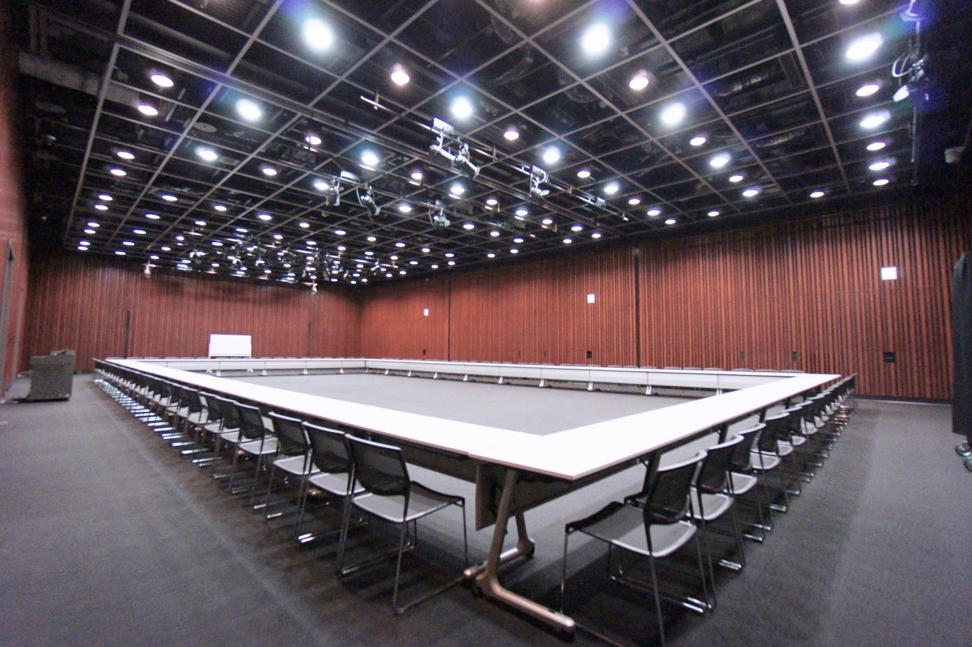 《東京会議室　中野セントラルパークカンファレンス　ホールA+B+C 》天井高5m/音響機器も最新設備で高品質な空間の写真7