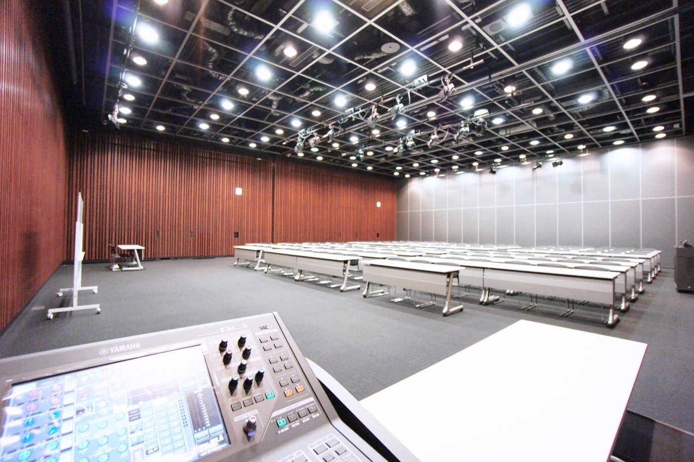 《東京会議室　中野セントラルパークカンファレンス　ホールA+B 》天井高5m/音響機器も最新設備で高品質な空間の写真7