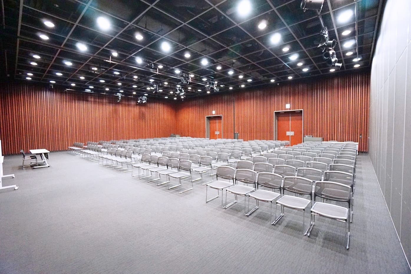 《東京会議室　中野セントラルパークカンファレンス　ホールB+C 》天井高5m/音響機器も最新設備で高品質な空間の写真5