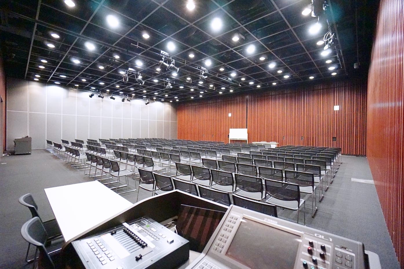 《東京会議室　中野セントラルパークカンファレンス　ホールB+C 》天井高5m/音響機器も最新設備で高品質な空間の写真6