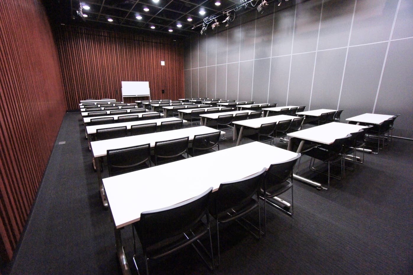 《東京会議室　中野セントラルパークカンファレンス　ホールA 》天井高5m/セミナーや説明会に最適の写真2