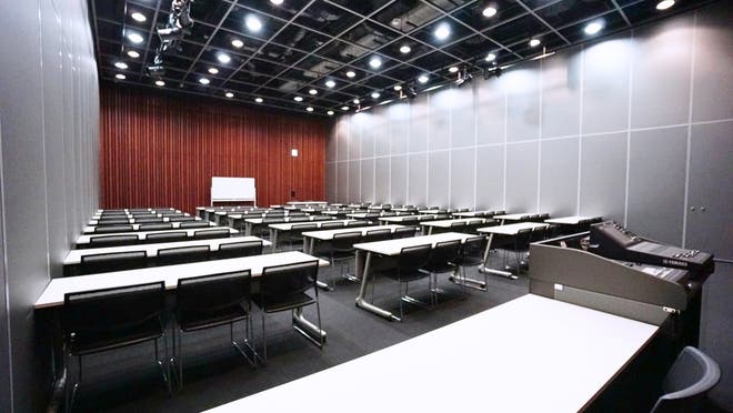 《東京会議室 中野セントラルパークカンファレンス ホールB 》天井高5m/店長会議等大人数の会議におすすめの写真3