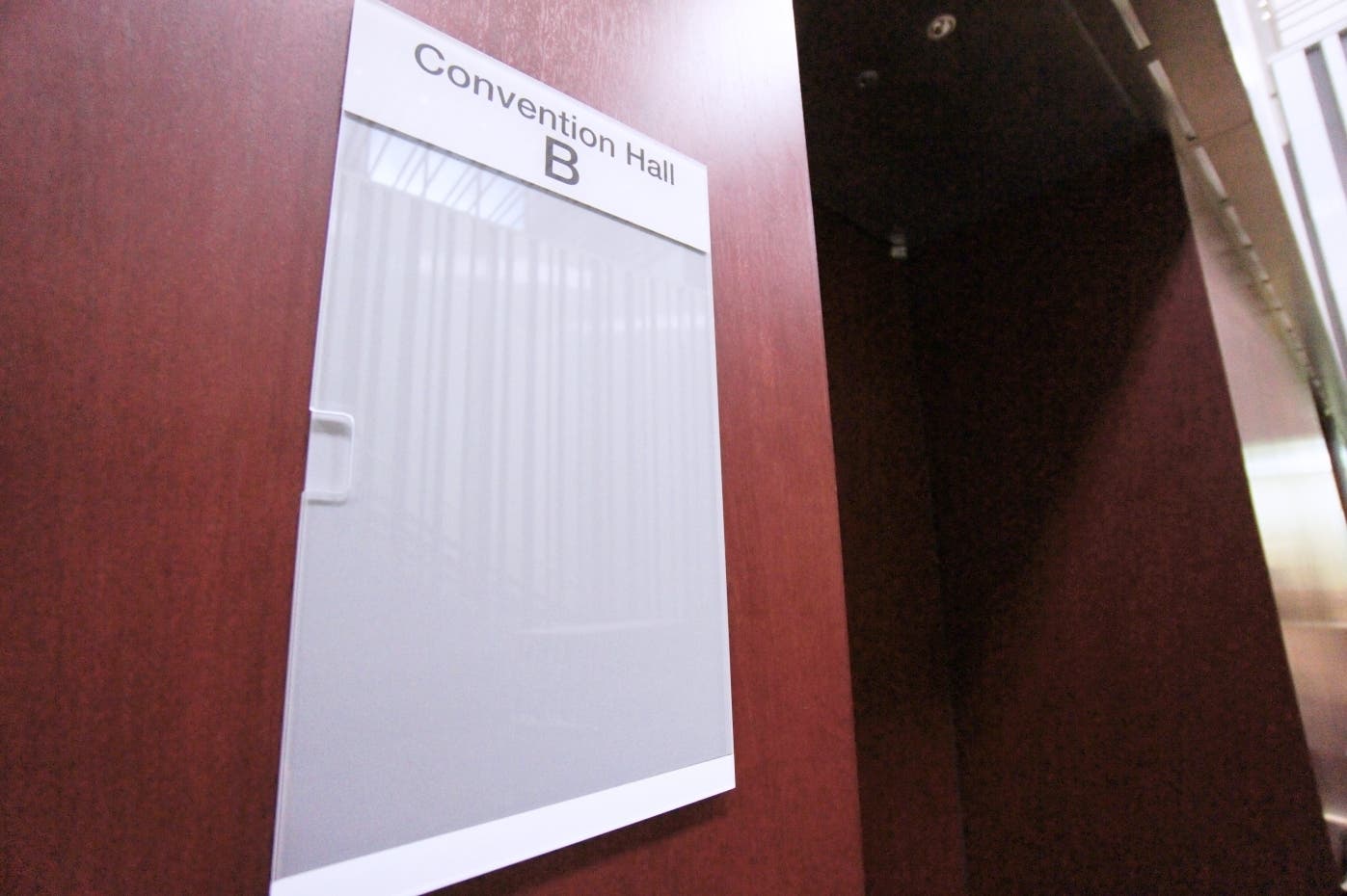 《東京会議室　中野セントラルパークカンファレンス　ホールB 》天井高5m/店長会議等大人数の会議におすすめの写真8