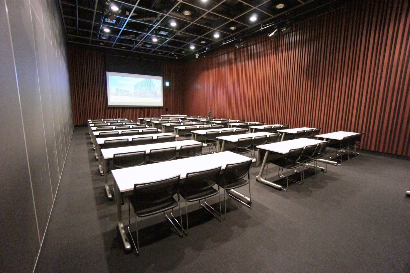 《東京会議室　中野セントラルパークカンファレンス　ホールC 》天井高5m/会議やセミナーにおすすめの写真4